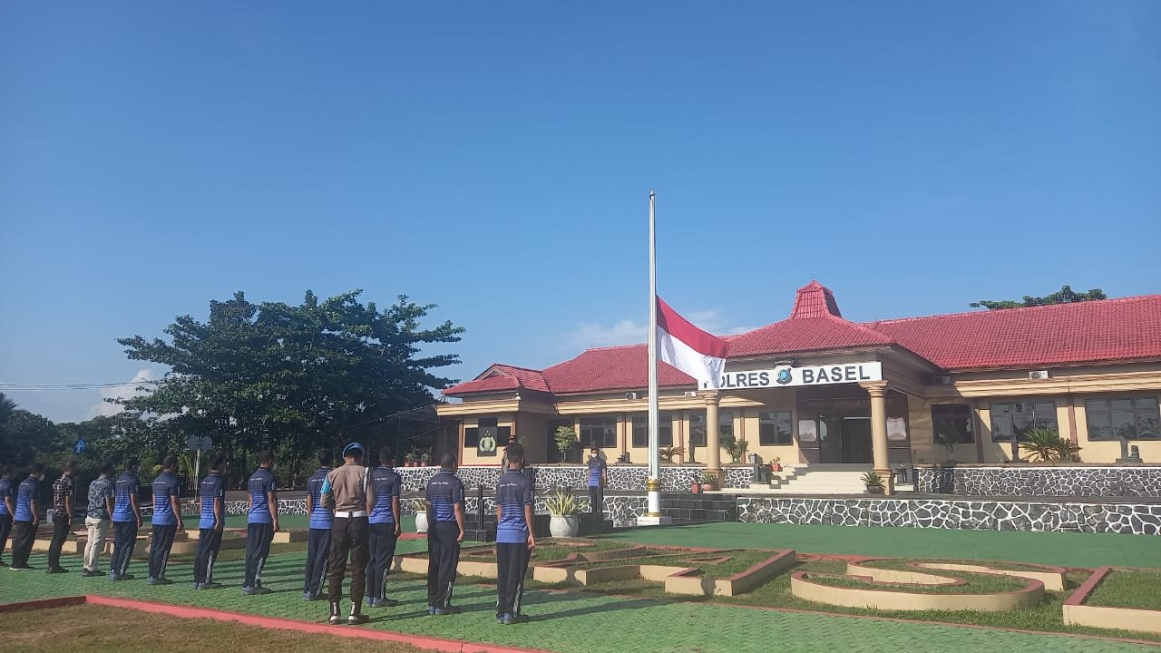 Kibarkan Bendera Setengah Tiang, Polres Basel Hormati Pahlawan Revolusi ...
