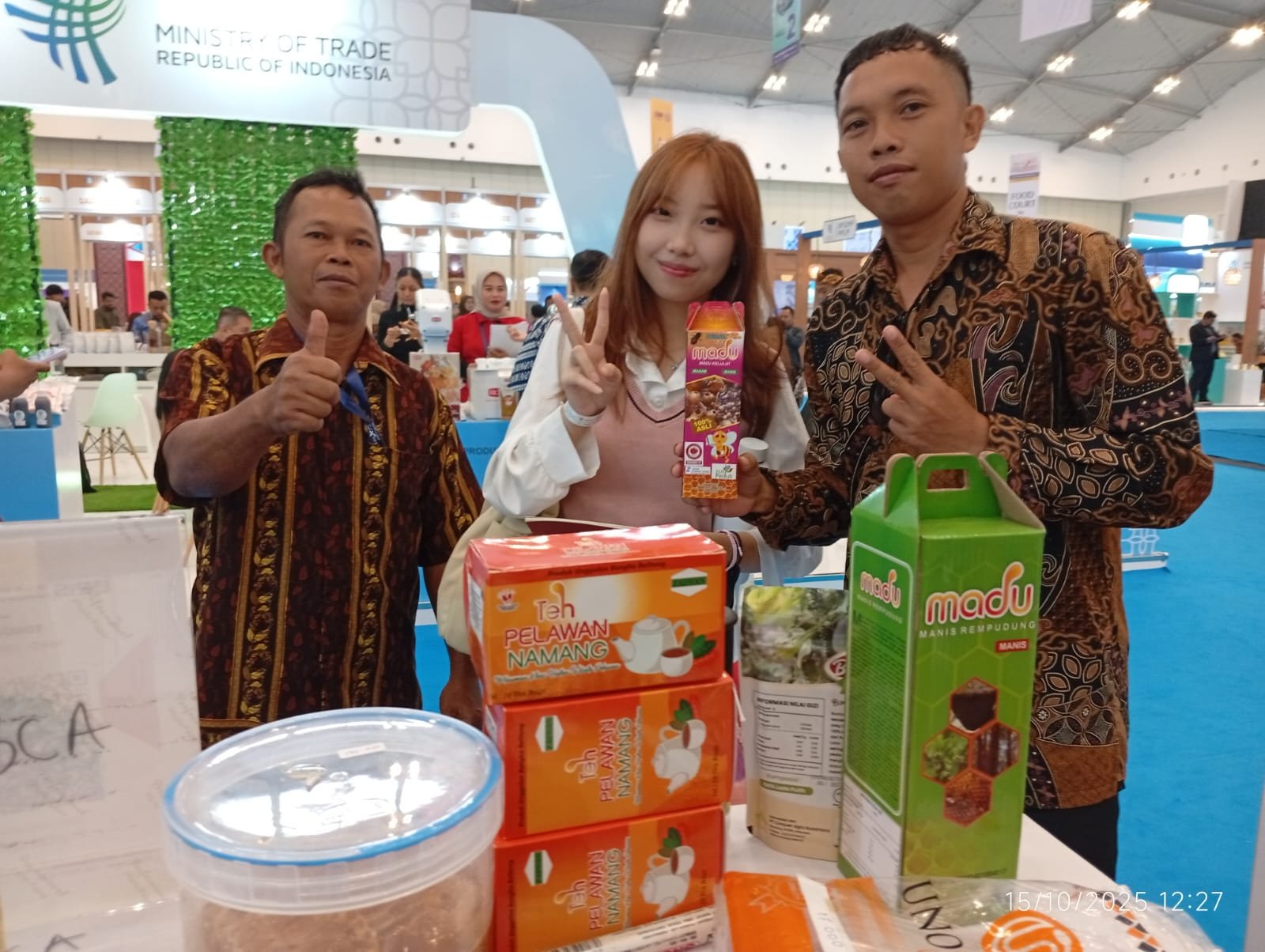 Kearifan Lokal Tembus Dunia: Madu Pelawan Desa Namang Jadi Primadona di Indonesia Eximbank ...